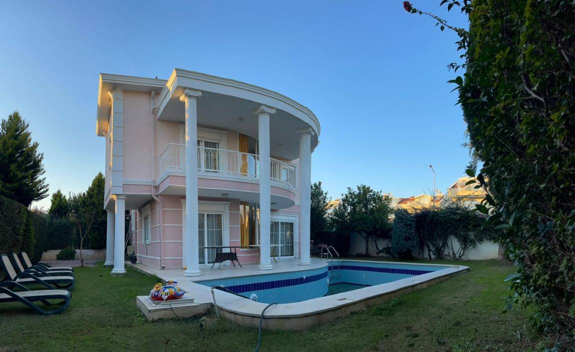240 M² Villa ∙ 4 Schlafzimmer ∙ 8 Gäste - Boğazkent