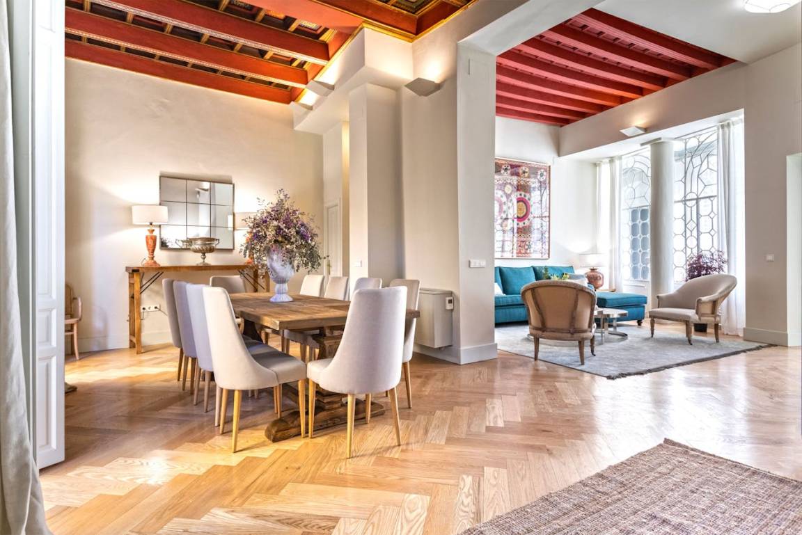 700 M² Casa ∙ 7 Habitaciones ∙ 14 Huéspedes - Sevilla