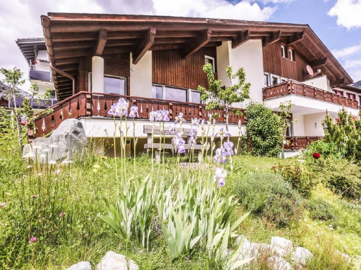 65 M² Apartment ∙ 2 Bedrooms ∙ 4 Guests - Sedrun