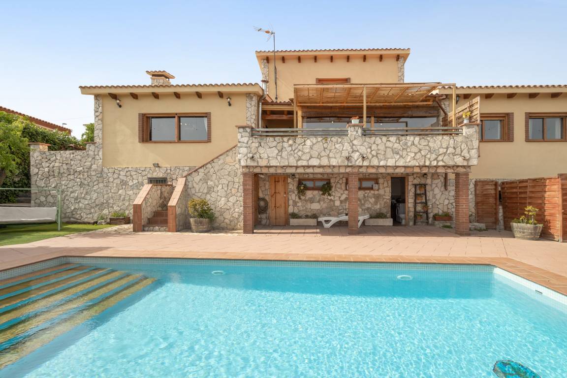 300 M² Villa ∙ 4 Chambres ∙ 8 Personnes - Sant Sadurní d'Anoia
