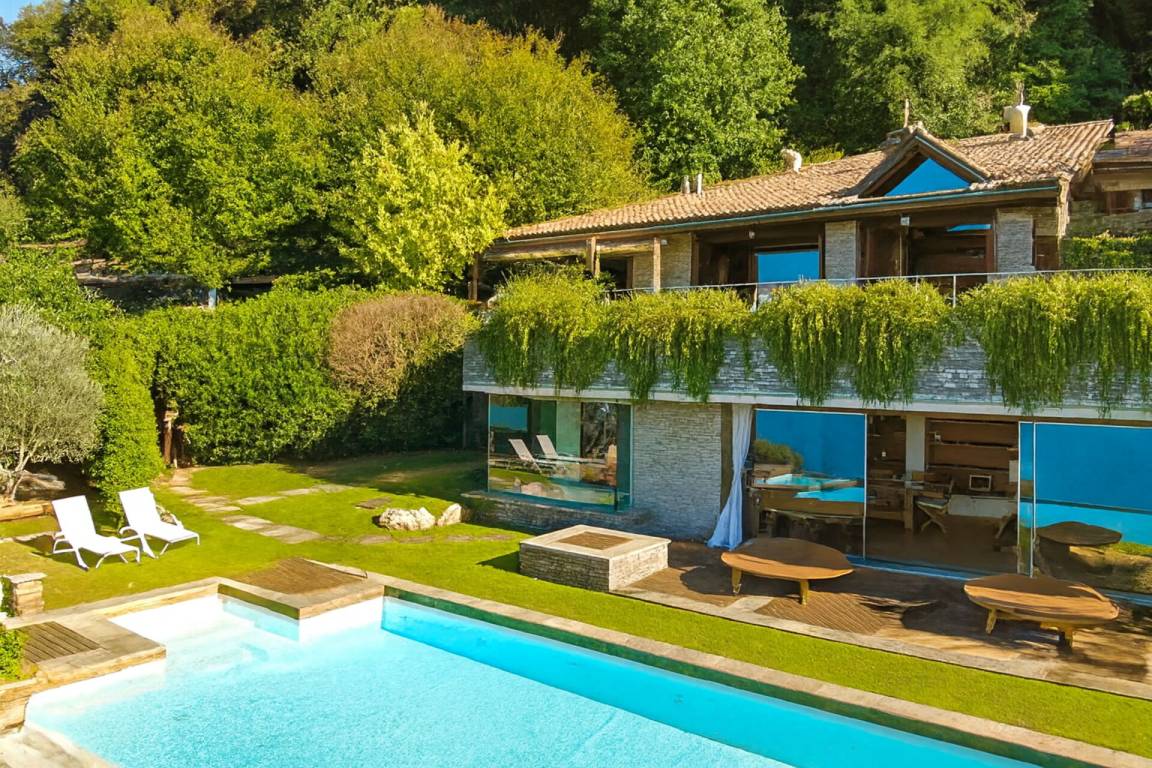 525 M² Villa ∙ 4 Bedrooms ∙ 8 Guests - Stresa