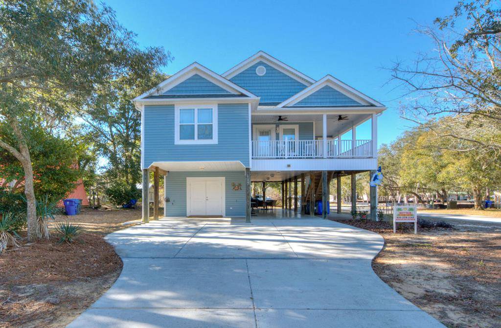 House ∙ 4 Bedrooms ∙ 11 Guests - Oak Island, NC