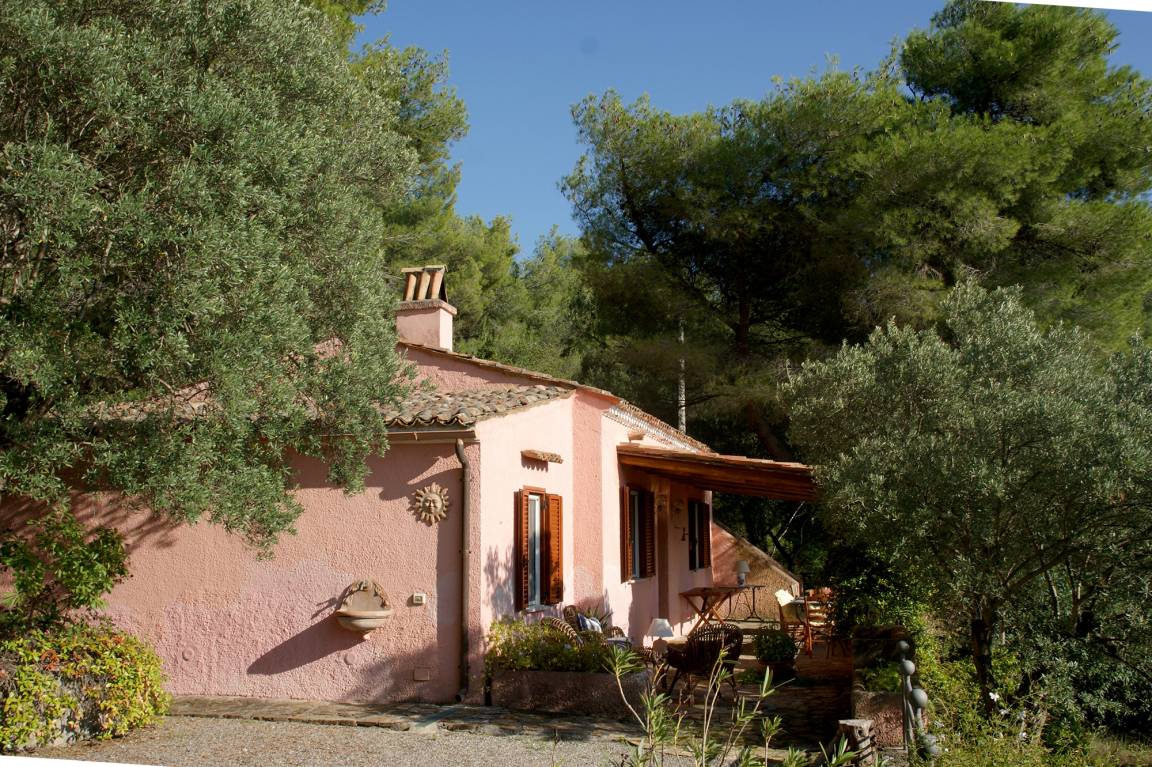 100 M² House ∙ 3 Bedrooms ∙ 6 Guests - Sapri