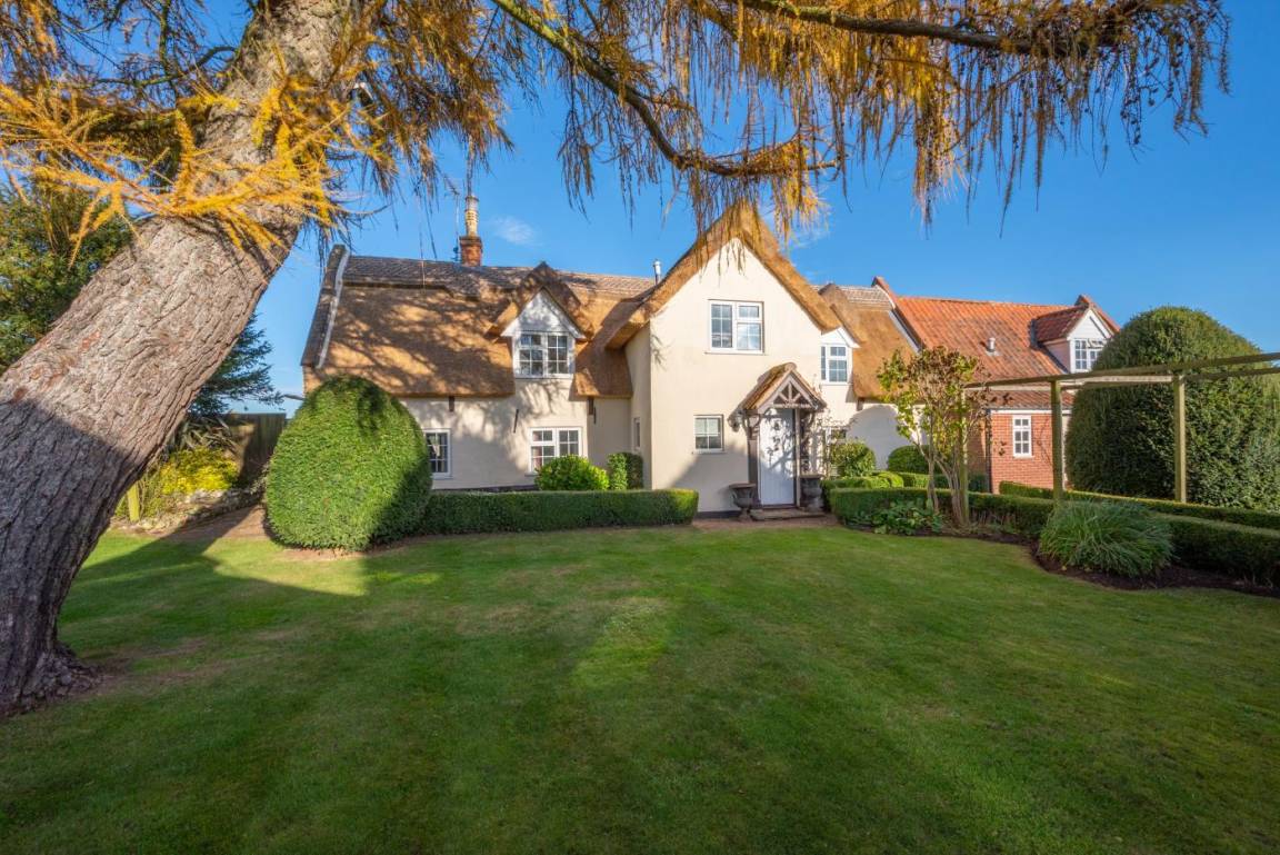 Cottage ∙ 4 Bedrooms ∙ 8 Guests - Wroxham