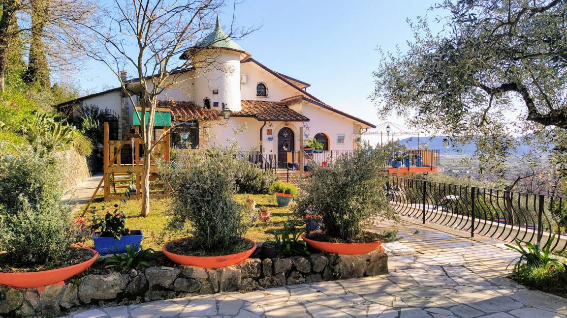 300 M² Villa ∙ 5 Bedrooms ∙ 12 Guests - Carrara