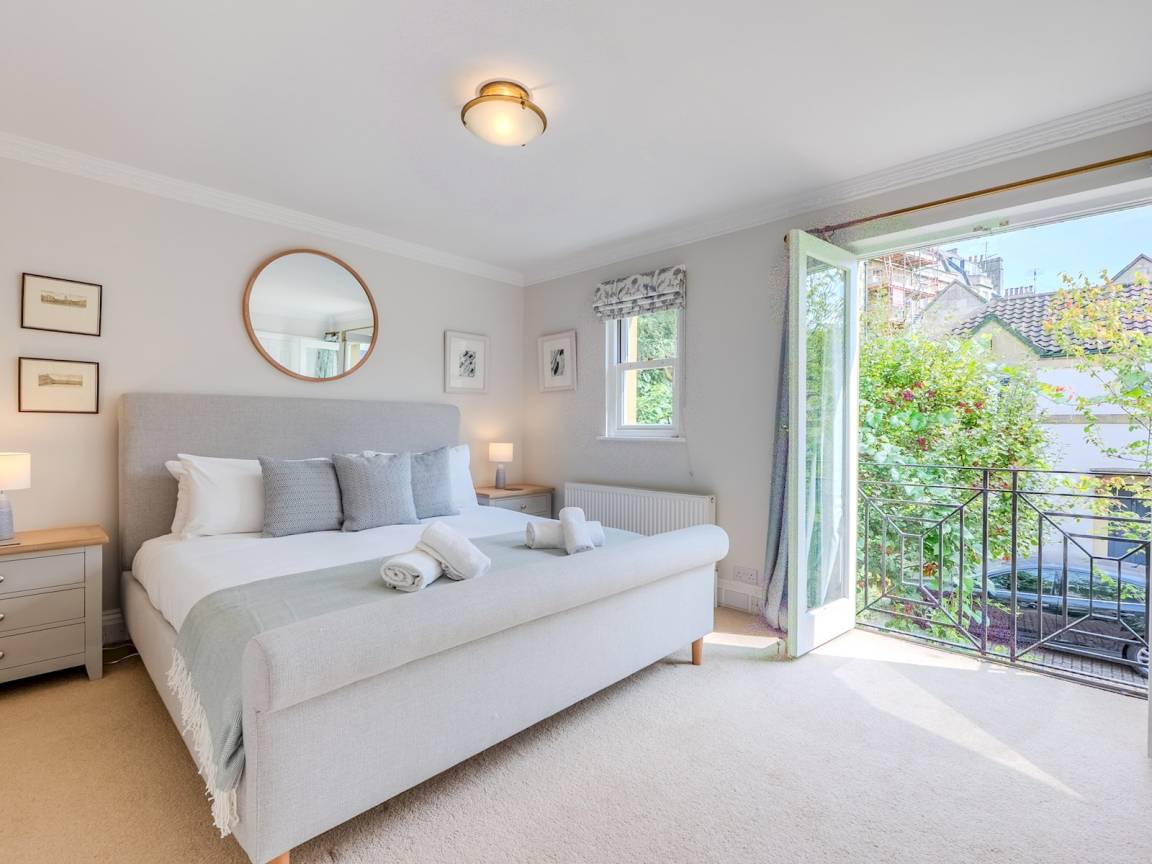 93 M² Huis ∙ 2 Slaapkamers ∙ 4 Gasten - Bath