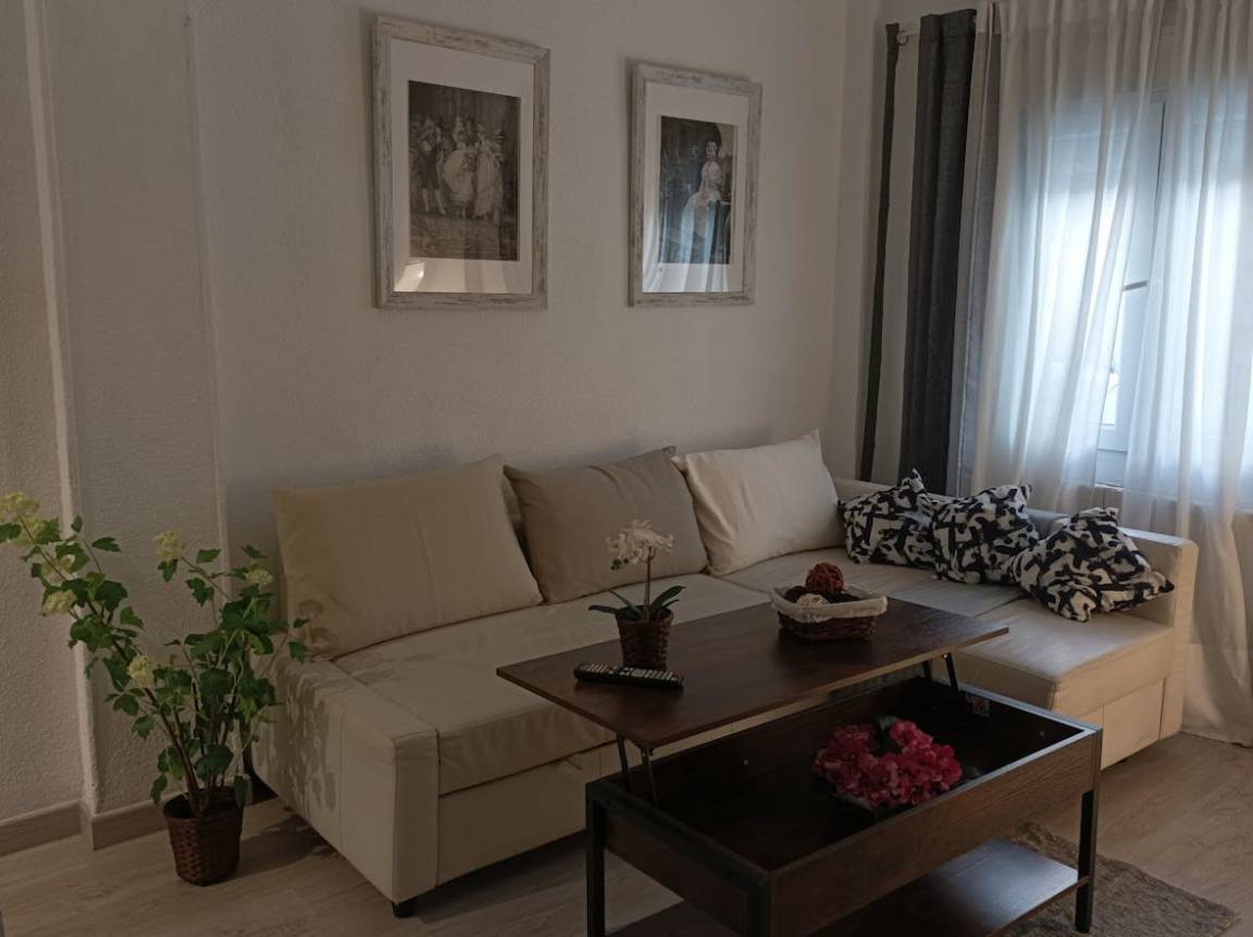 80 M² Appartement ∙ 3 Slaapkamers ∙ 3 Gasten - Getafe