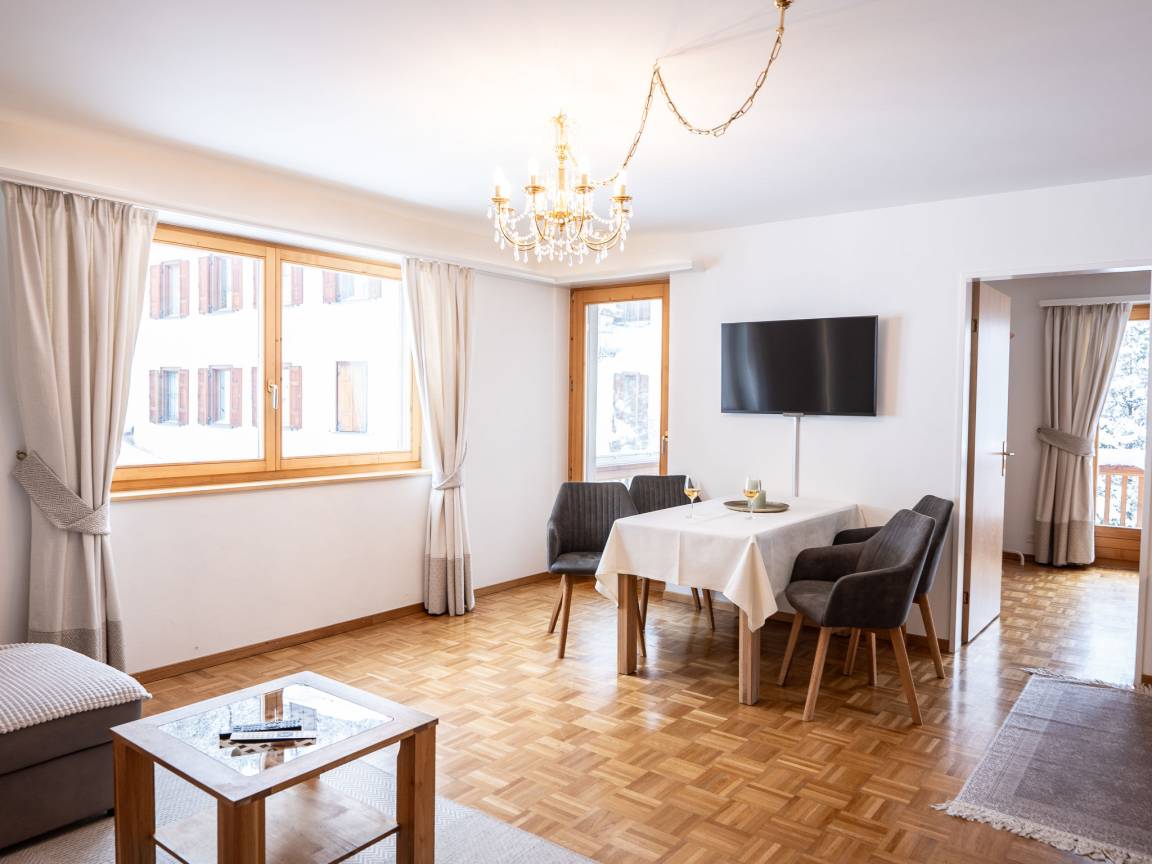 56 M² Huoneisto ∙ 2 Makuuhuonetta ∙ 4 Vierasta - Saint-Moritz