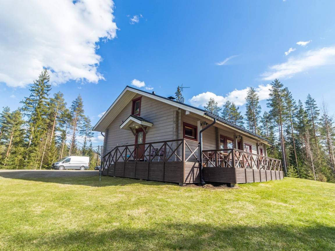 142 M² Talo ∙ 3 Makuuhuonetta ∙ 13 Vierasta - Anttola