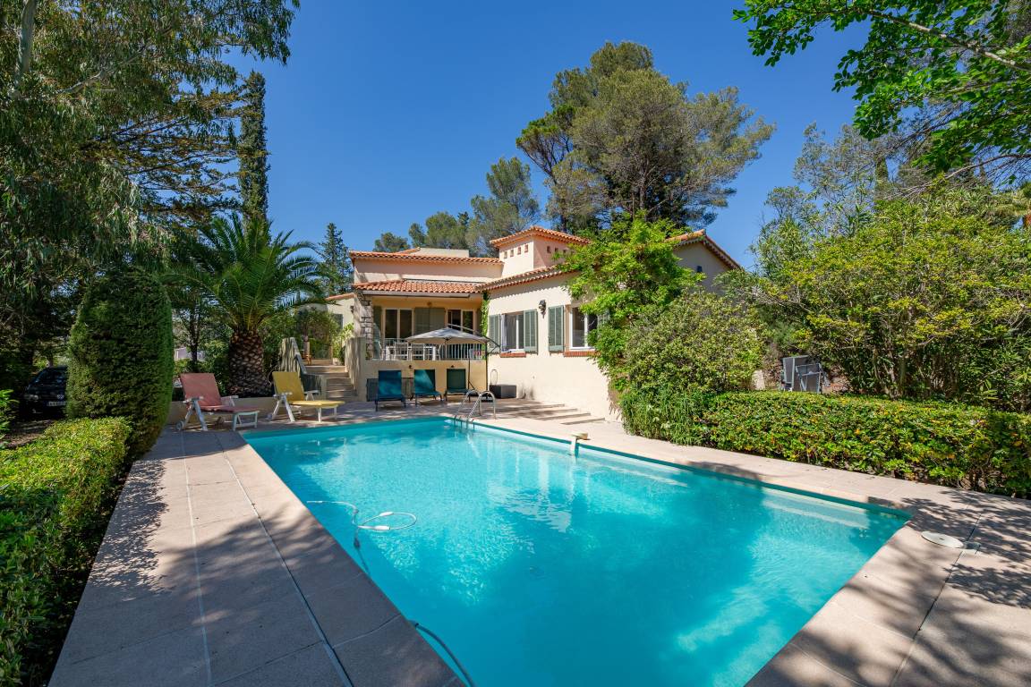 160 M² Maison De Vacances ∙ 4 Chambres ∙ 8 Personnes - Fréjus