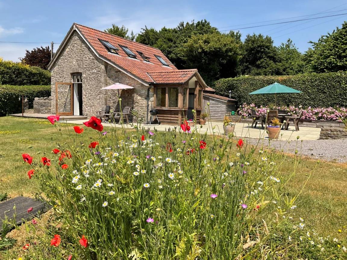 Cottage ∙ 2 Bedrooms ∙ 4 Guests - Cheddar