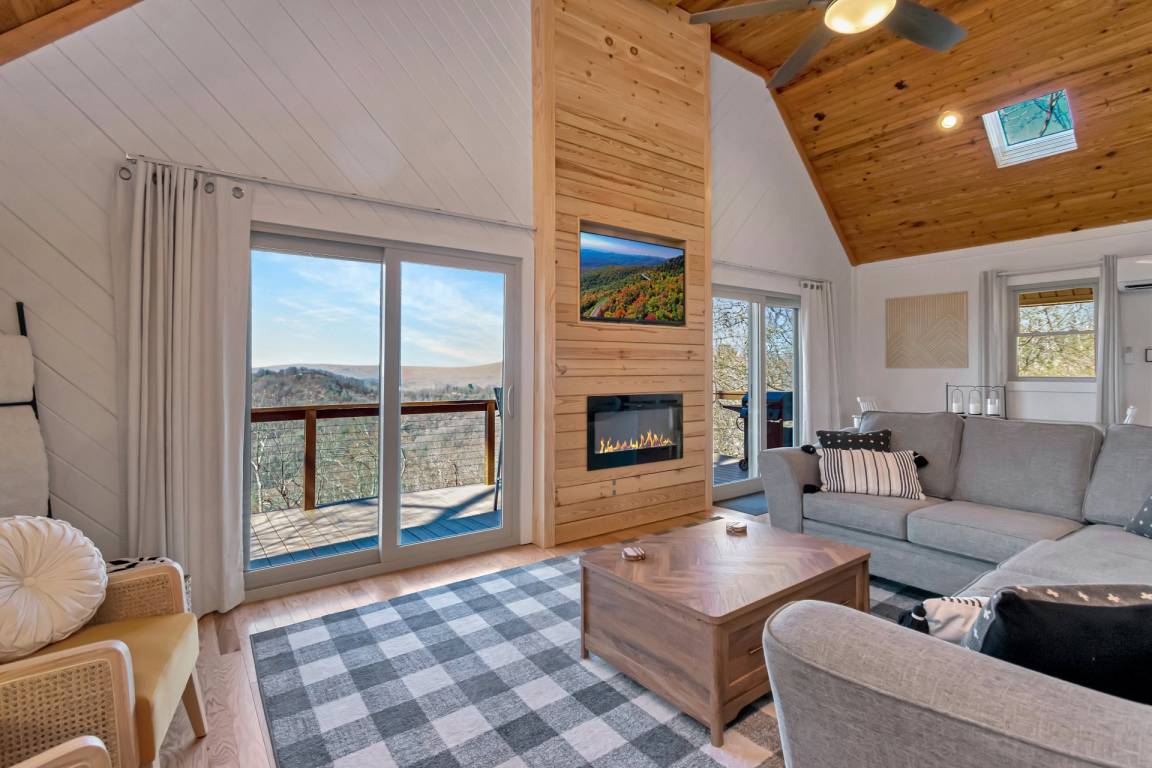 House ∙ 3 Bedrooms ∙ 6 Guests - Blowing Rock, NC