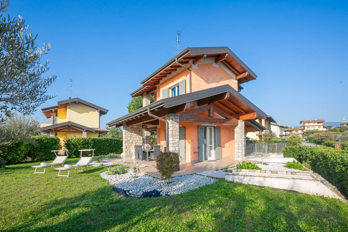 70 M² House ∙ 2 Bedrooms ∙ 4 Guests - Sirmione