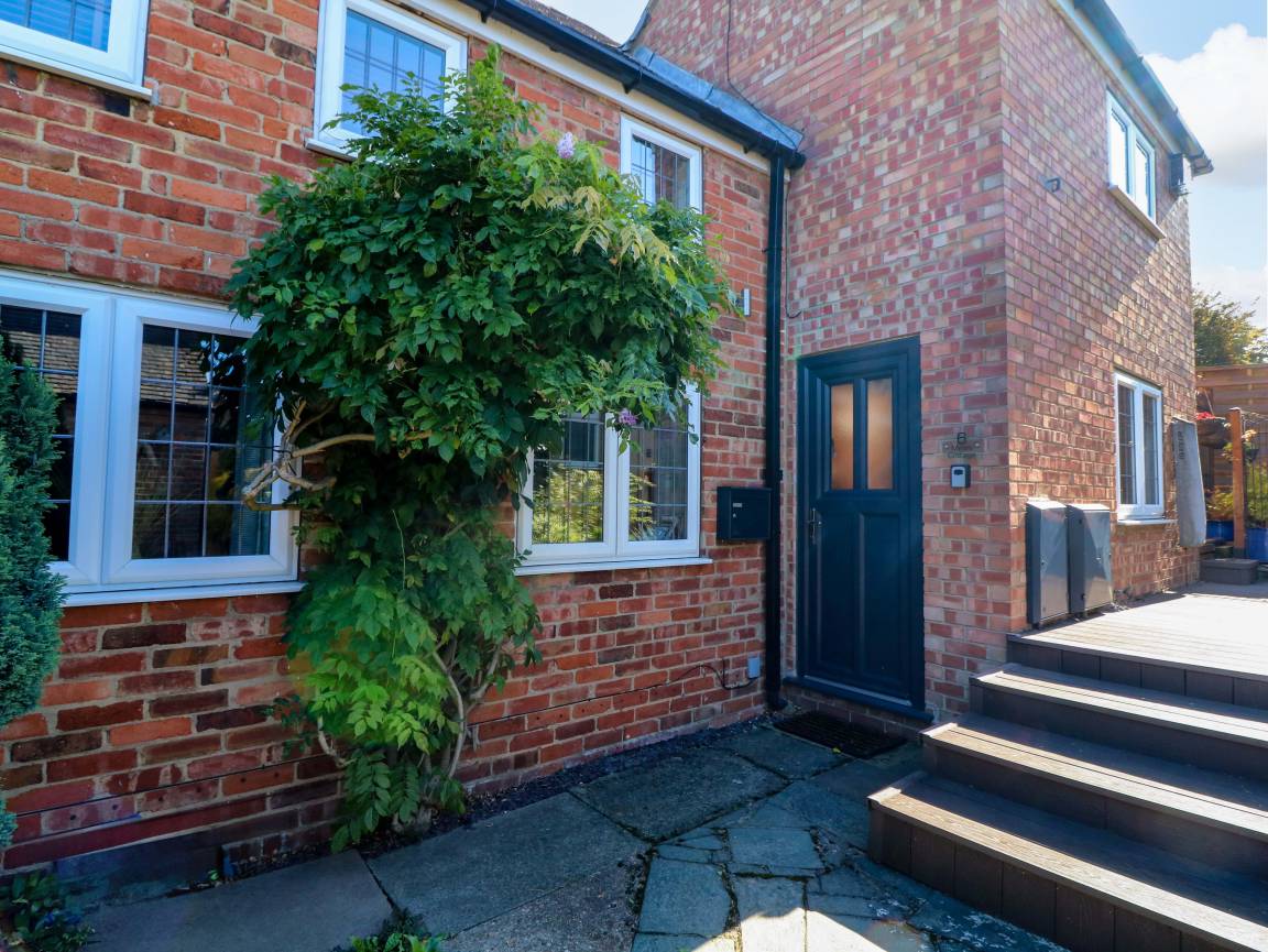 Cottage ∙ 3 Bedrooms ∙ 4 Guests - Derby