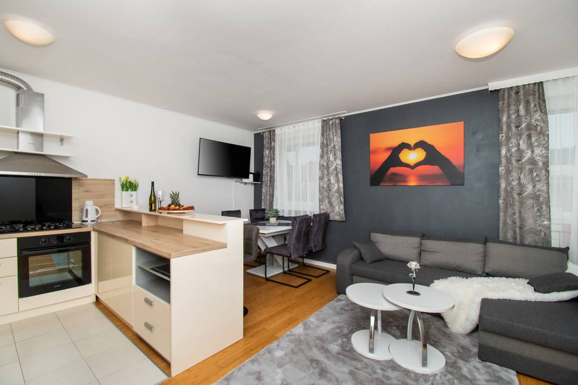 70 M² Apartment ∙ 2 Bedrooms ∙ 5 Guests - Brodarica