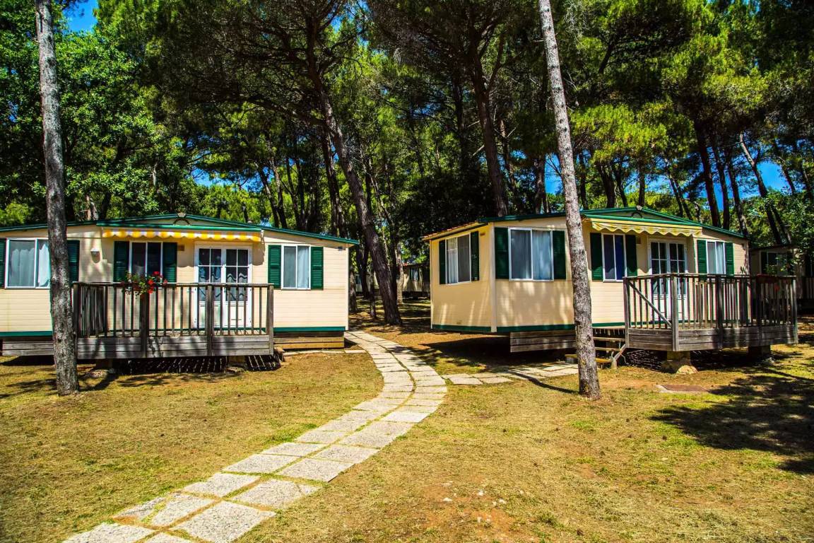 24 M² Caravan ∙ 2 Bedrooms ∙ 4 Guests - Premantura
