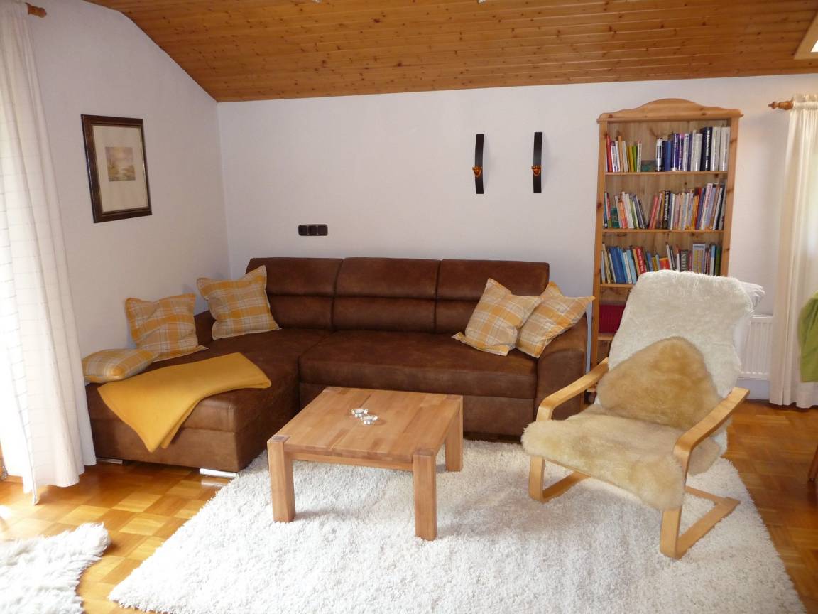 90 M² Ferienwohnung ∙ 2 Schlafzimmer ∙ 4 Gäste - Raubling