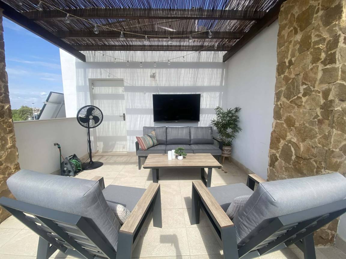 143 M² Ferienhaus ∙ 4 Schlafzimmer ∙ 11 Gäste - Torrevieja