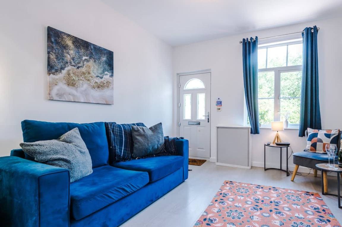 Talo ∙ 3 Makuuhuonetta ∙ 7 Vierasta - Tarporley