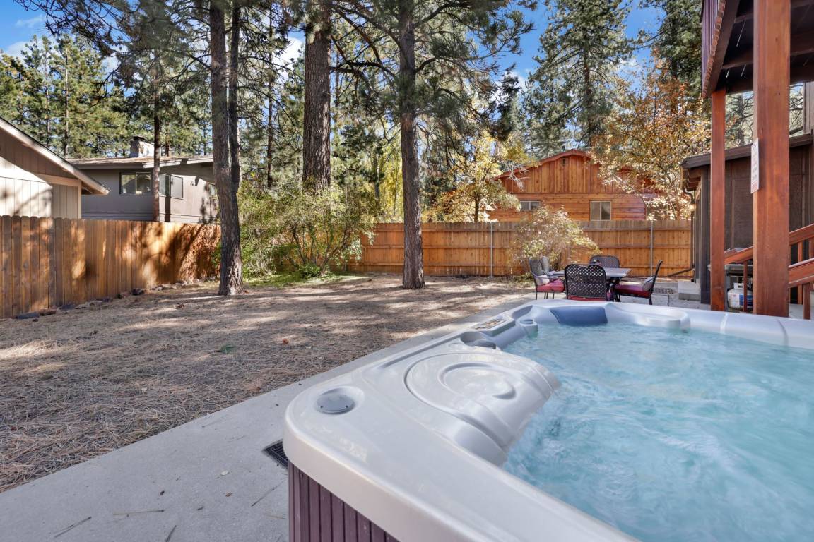 210 M² Cabin ∙ 4 Bedrooms ∙ 11 Guests - Big Bear Lake, CA