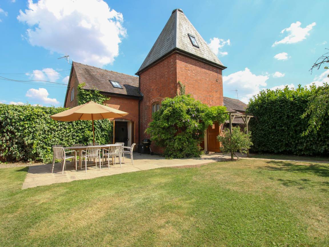 Cottage ∙ 4 Bedrooms ∙ 8 Guests - Herefordshire