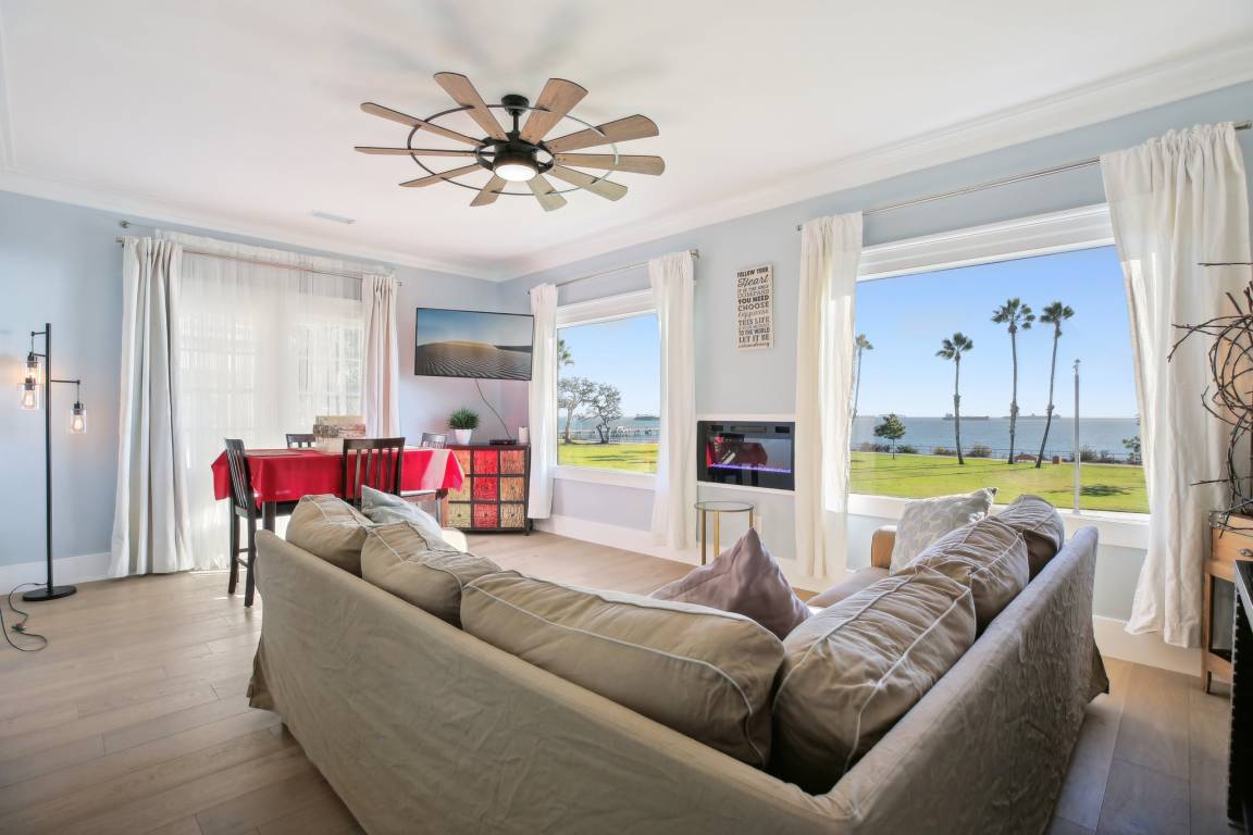 Villa ∙ 2 Bedrooms ∙ 4 Guests - Carson, CA