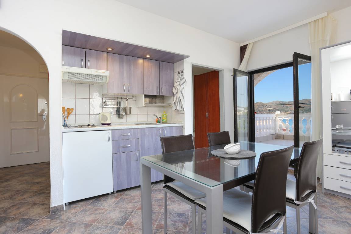 40 M² Ferienwohnung ∙ 1 Schlafzimmer ∙ 4 Gäste - Trogir