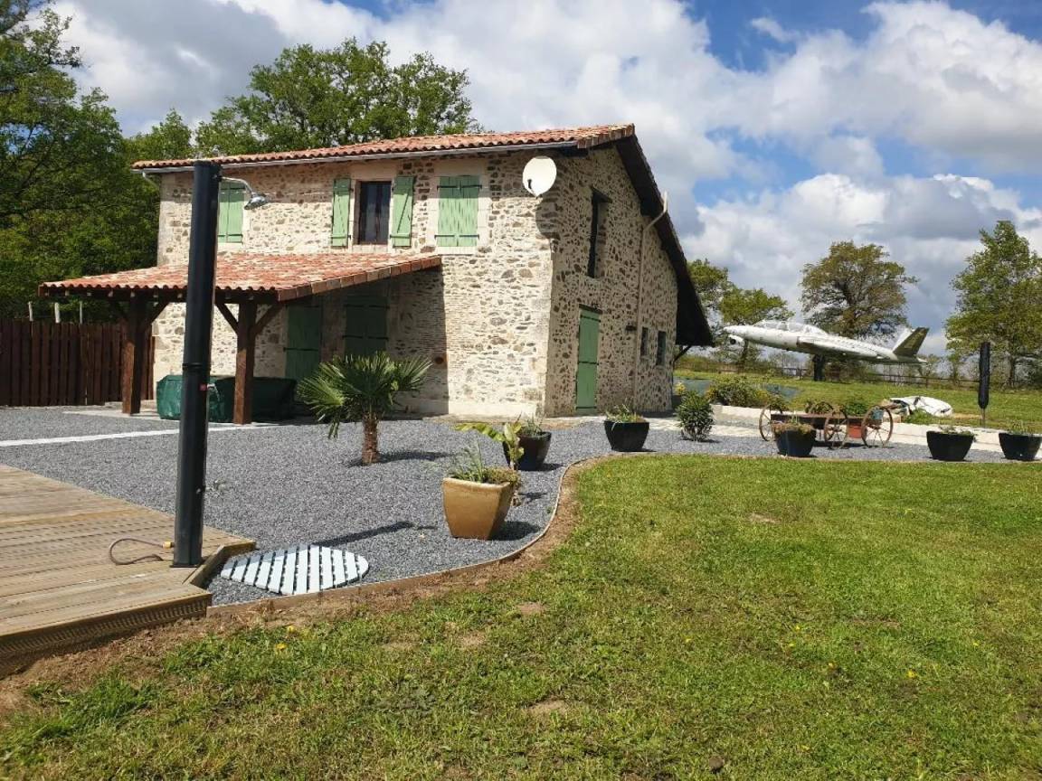 200 M² Maison De Vacances ∙ 3 Chambres ∙ 6 Personnes - Rochechouart