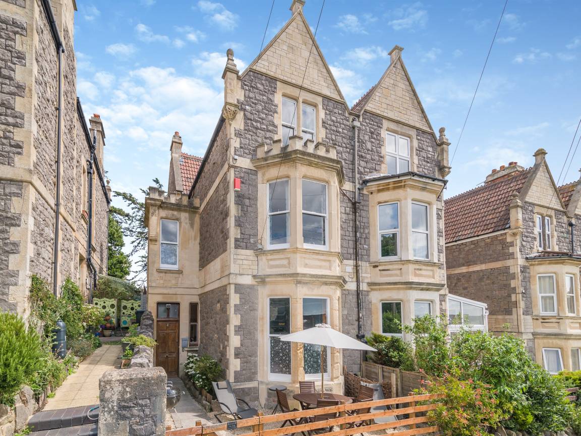 Cottage ∙ 5 Bedrooms ∙ 10 Guests - Weston-super-Mare