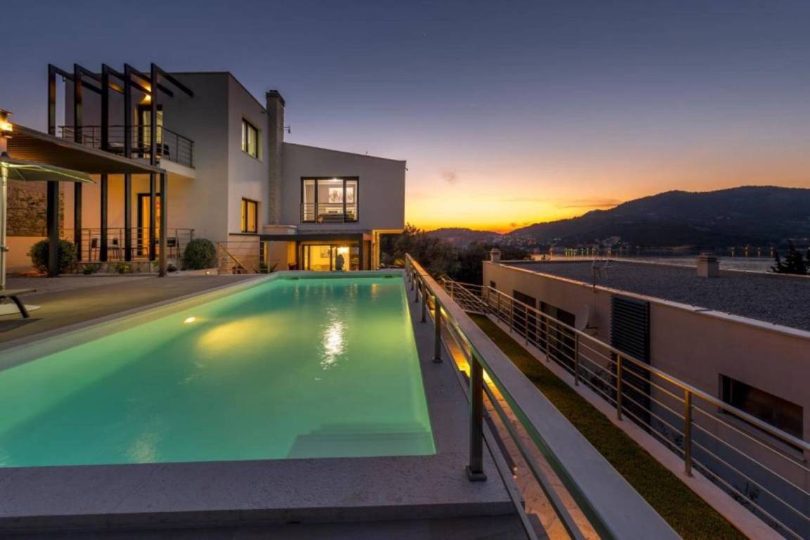 200 M² Villa ∙ 5 Bedrooms ∙ 12 Guests - Dubrovnik