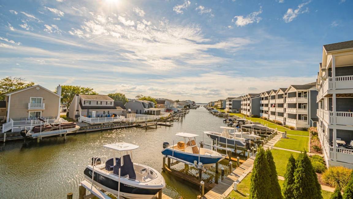 Condo ∙ 2 Bedrooms ∙ 6 Guests - Ocean City, MD