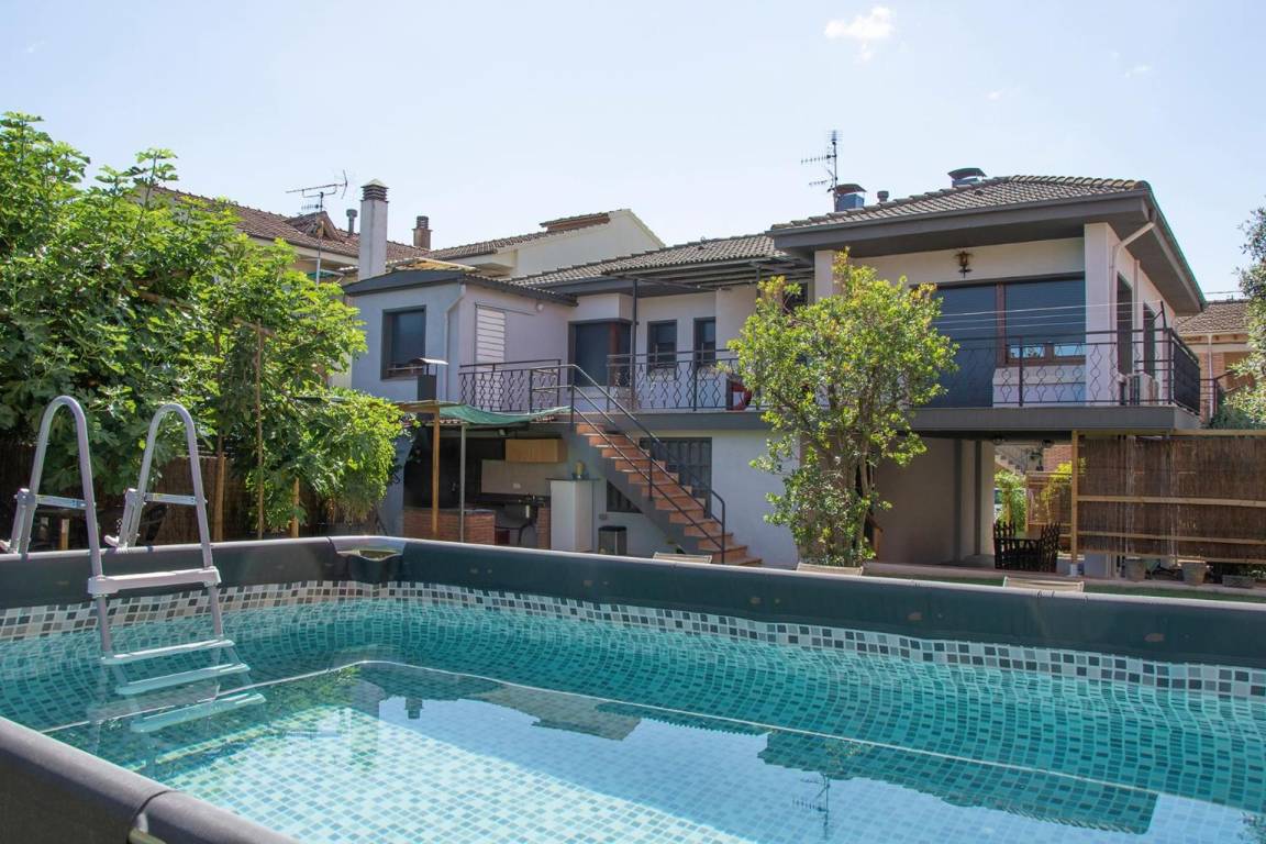 800 M² Apartment ∙ 4 Bedrooms ∙ 8 Guests - Besalú