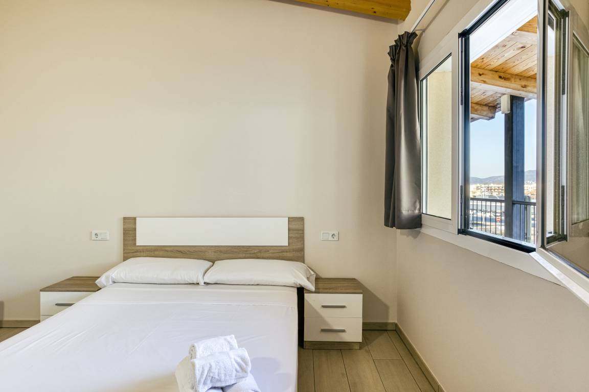 90 M² Aparthotel ∙ 2 Chambres ∙ 6 Personnes - Figueras