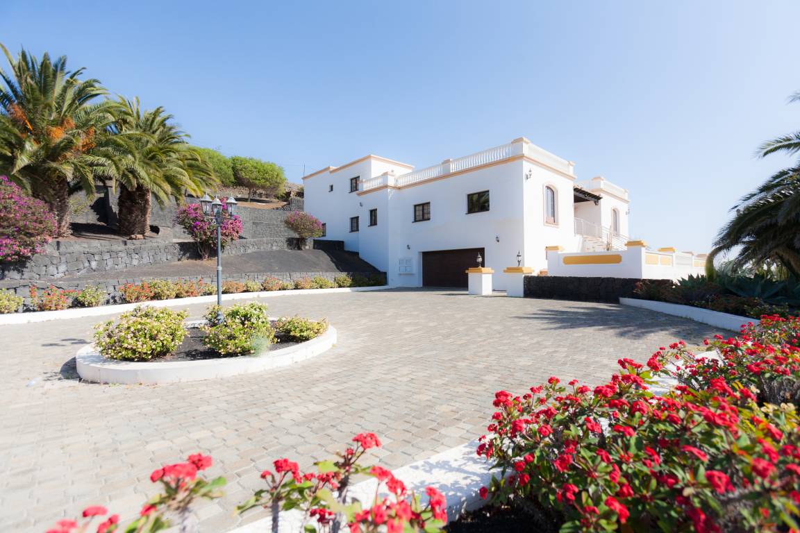 712 M² Ferienhaus ∙ 6 Schlafzimmer ∙ 12 Gäste - Teguise