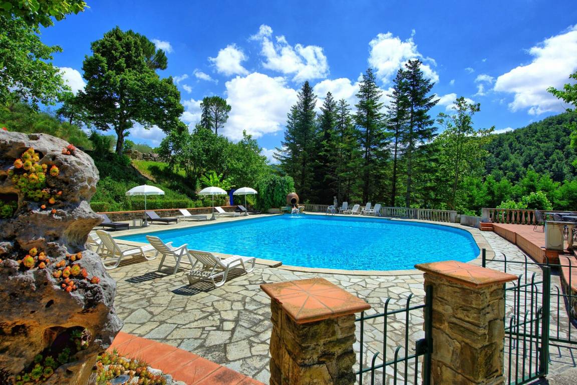 600 M² Villa ∙ 5 Schlafzimmer ∙ 10 Gäste - Gubbio