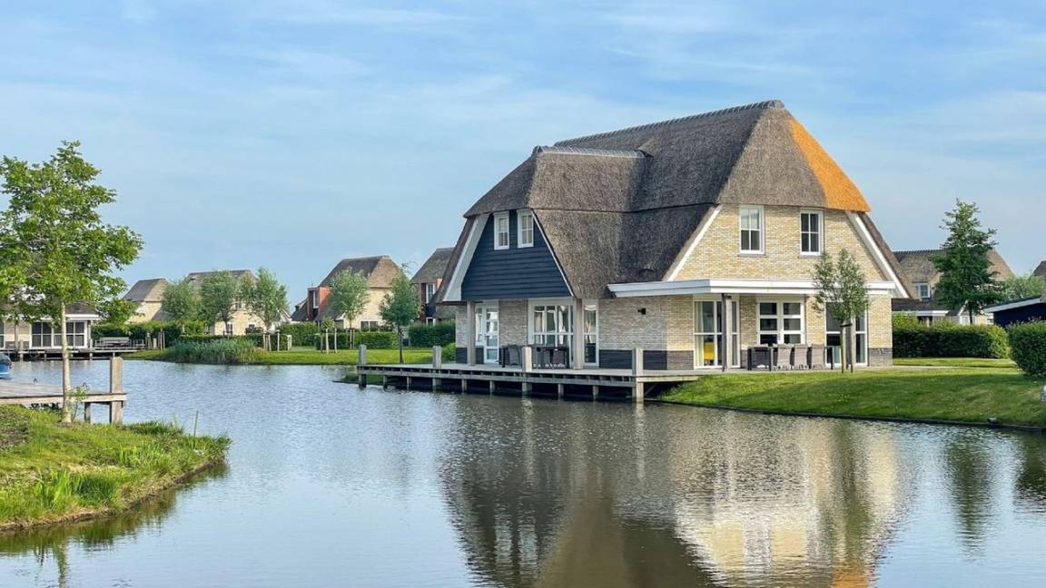 240 M² Apartment ∙ 5 Bedrooms ∙ 12 Guests - Lemmer