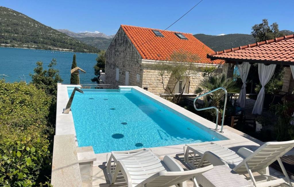 195 M² Villa ∙ 5 Bedrooms ∙ 10 Guests - Neum