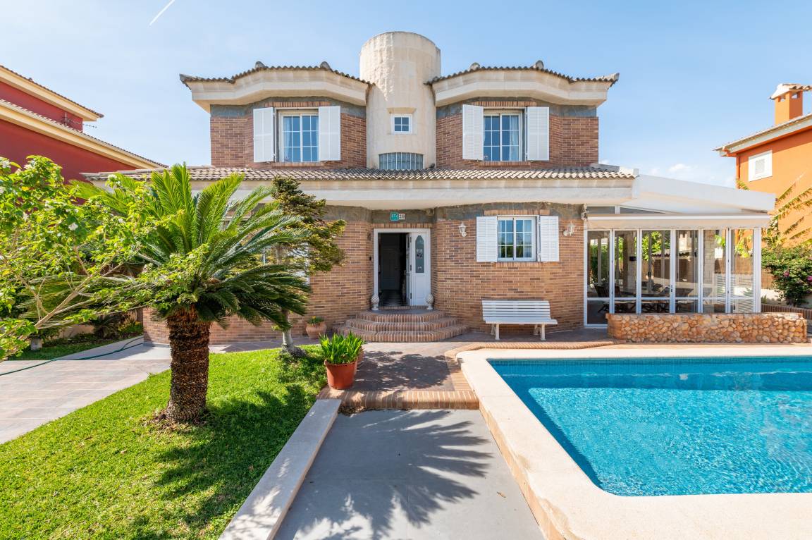 300 M² Villa ∙ 3 Bedrooms ∙ 6 Guests - Palma