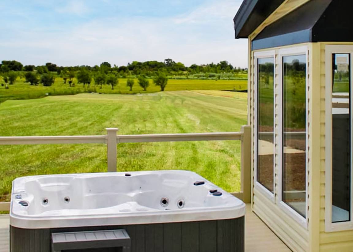 Chalet ∙ 4 Bedrooms ∙ 8 Guests - Sutton on Sea