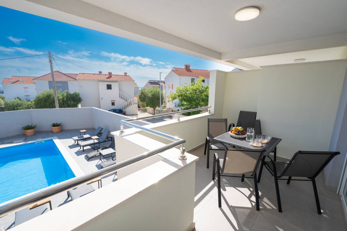 64 M² Ferienwohnung ∙ 2 Schlafzimmer ∙ 6 Gäste - Stara Novalja