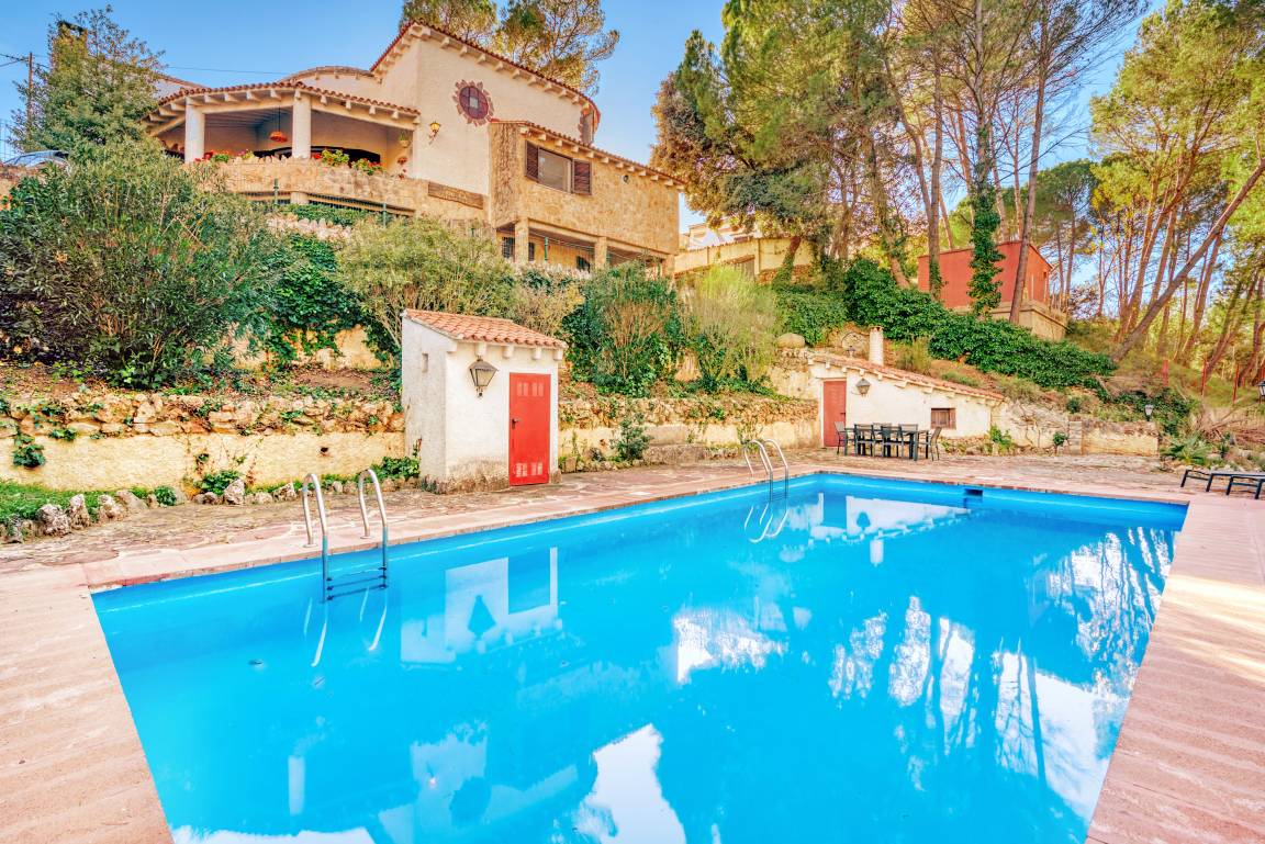 322 M² Casa ∙ 6 Habitaciones ∙ 14 Huéspedes - Buñol