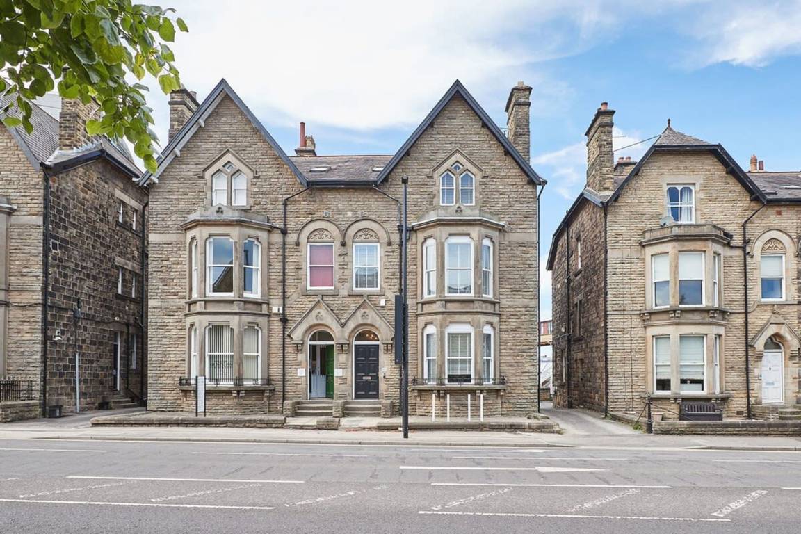 House ∙ 7 Bedrooms ∙ 14 Guests - Harrogate