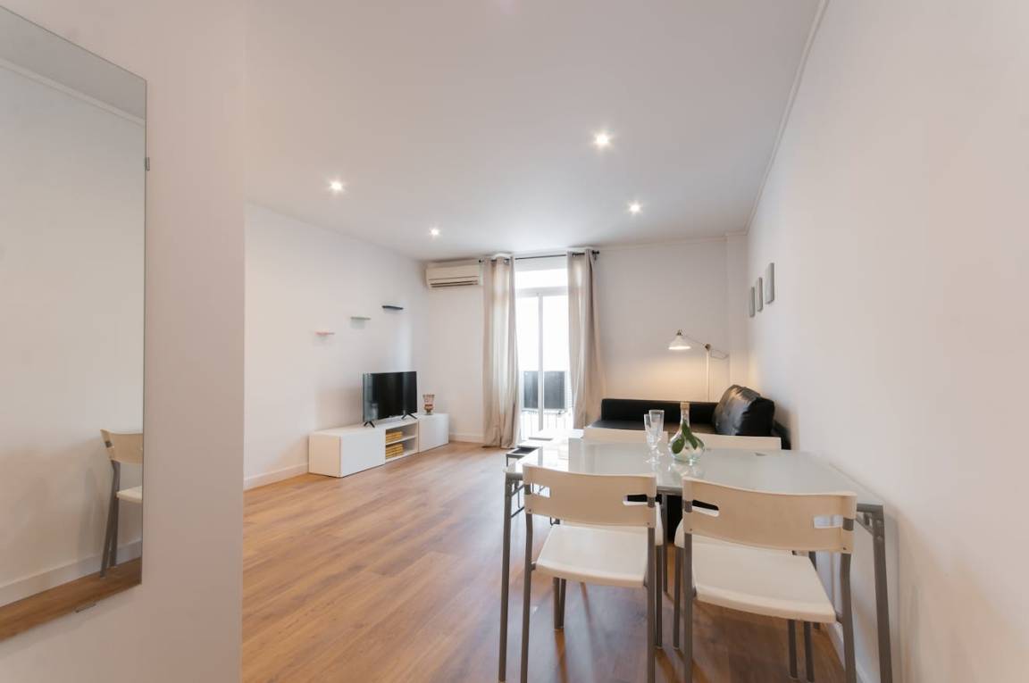 50 M² Apartamento ∙ 1 Habitación ∙ 2 Huéspedes - El Prat de Llobregat