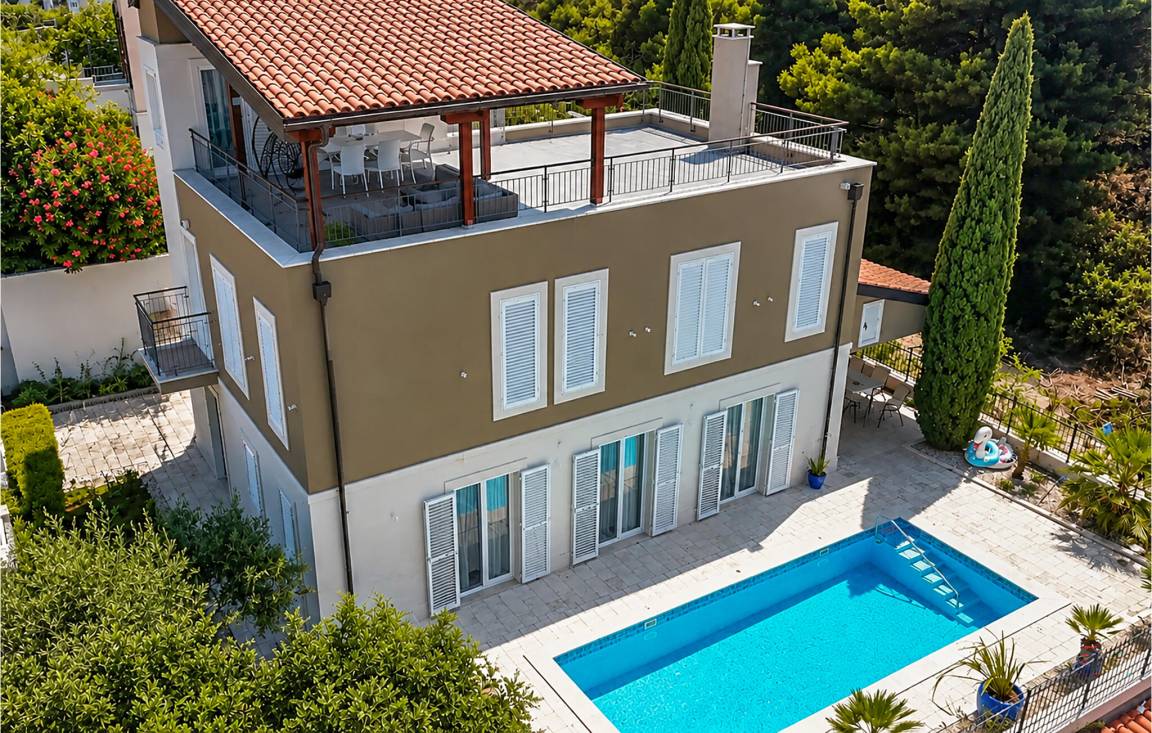 180 M² House ∙ 3 Bedrooms ∙ 8 Guests - Sutivan