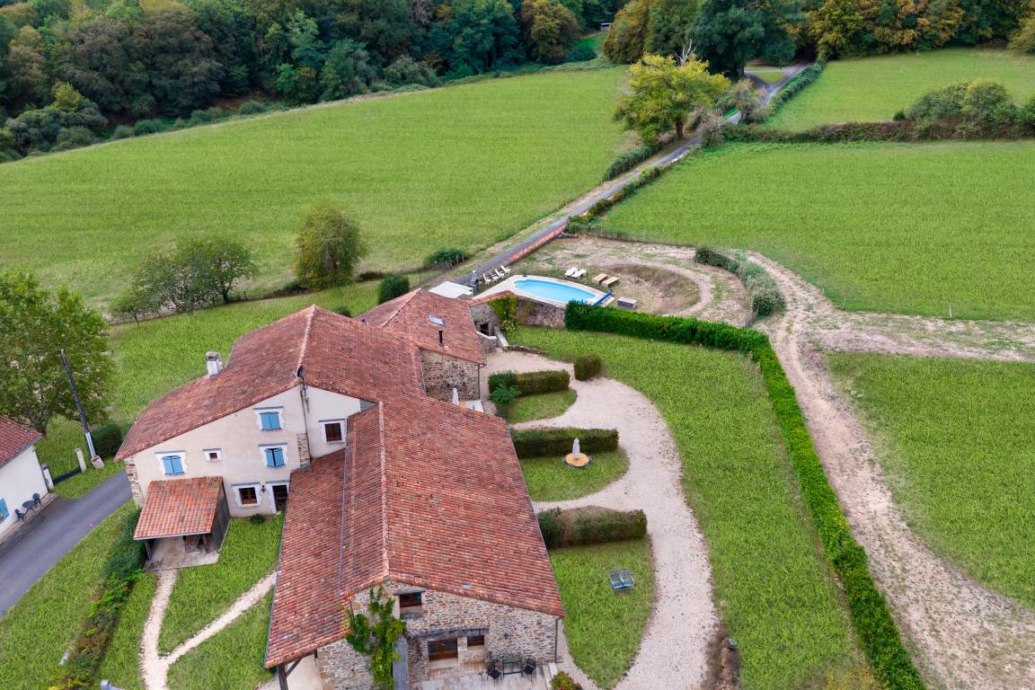 650 M² Huis ∙ 13 Slaapkamers ∙ 32 Gasten - Charente