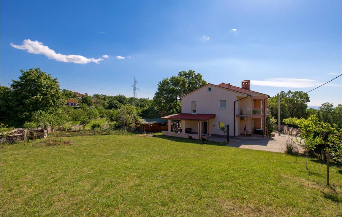 70 M² Apartment ∙ 2 Bedrooms ∙ 5 Guests - Fiume