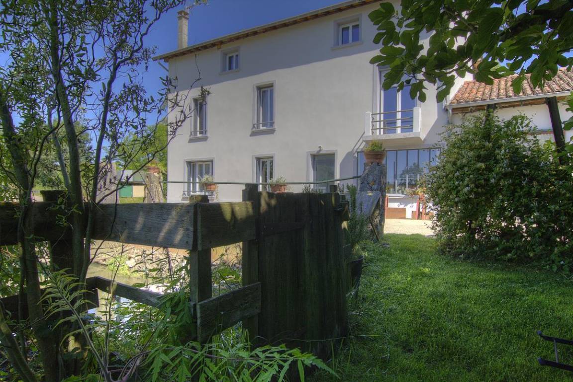 75 M² Gîte ∙ 2 Chambres ∙ 6 Personnes - Ain