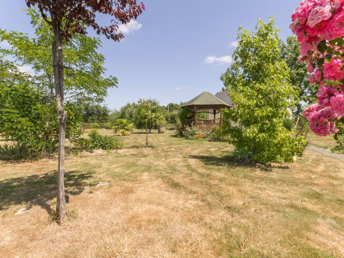 126 M² Cottage ∙ 3 Bedrooms ∙ 9 Guests - Nozay