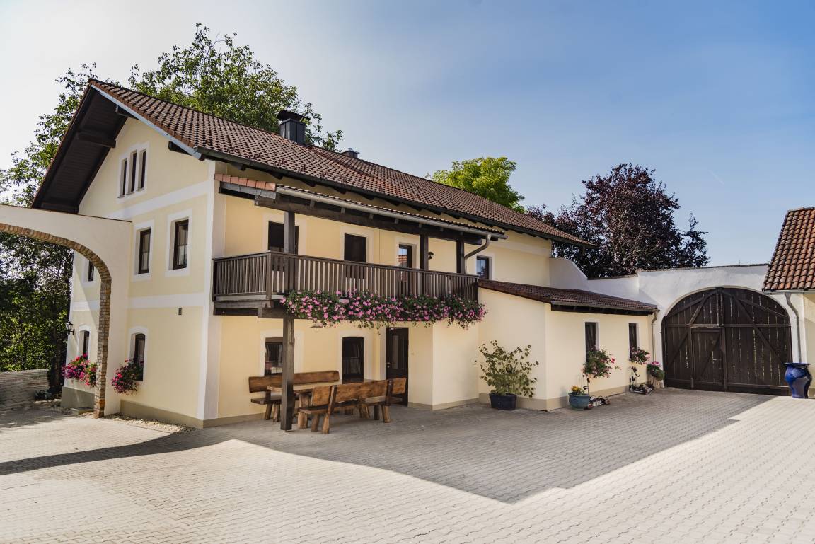 220 M² Farmhouse ∙ 4 Bedrooms ∙ 8 Guests - Passau