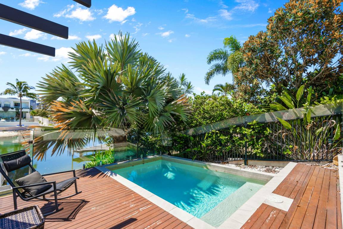 285 M² House ∙ 5 Bedrooms ∙ 10 Guests - Surfers Paradise